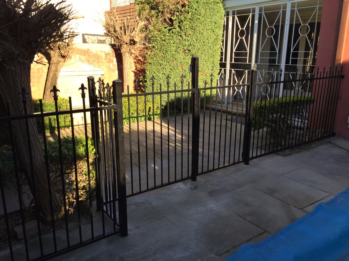 Powder Coated Aluminium | Natural Fencing
