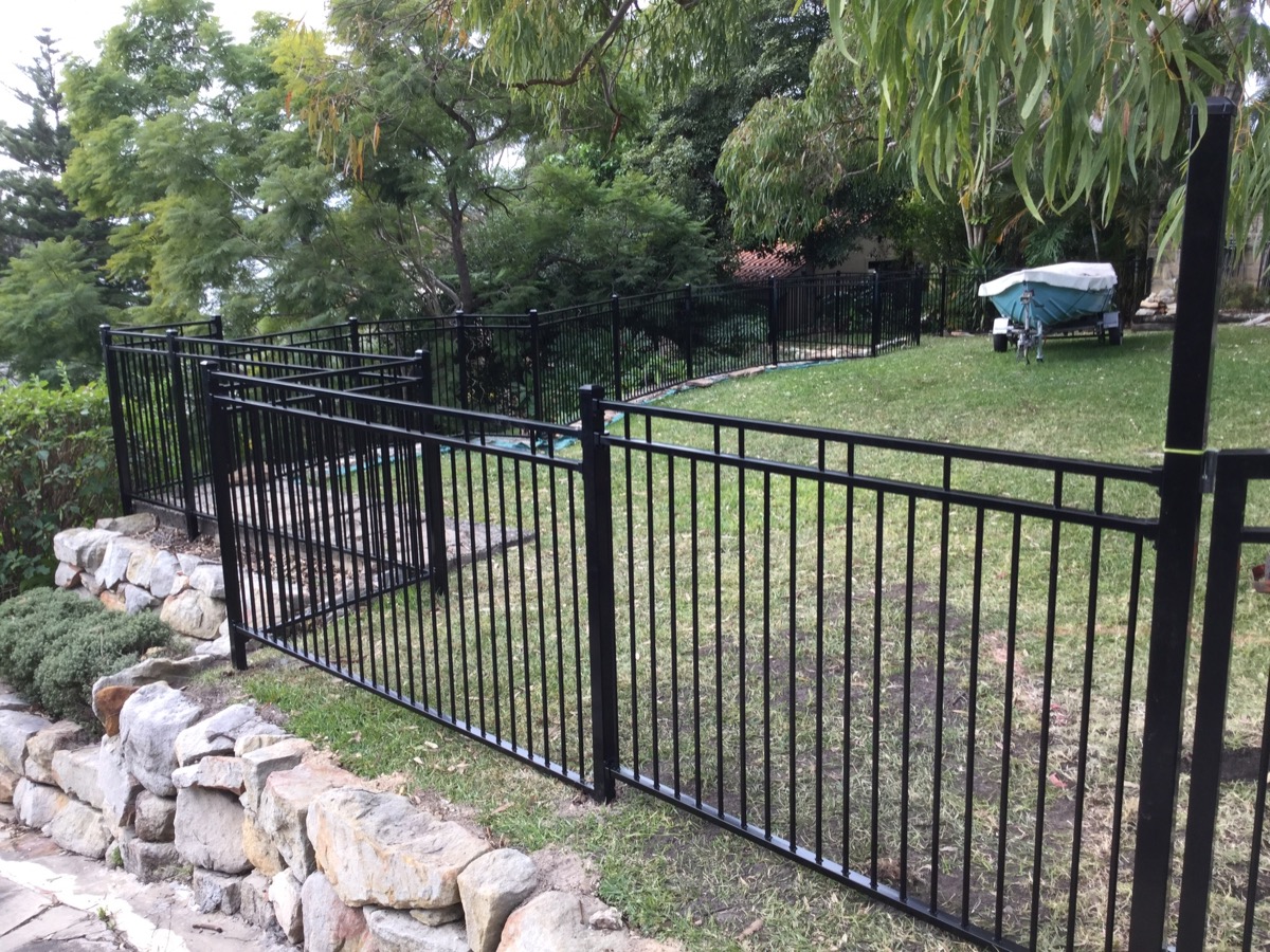 Powder Coated Aluminium | Natural Fencing